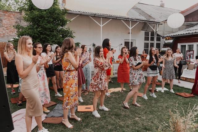 What To Wear For A Celebration Of Life: Ideas For Outfits & Dress Codes ...